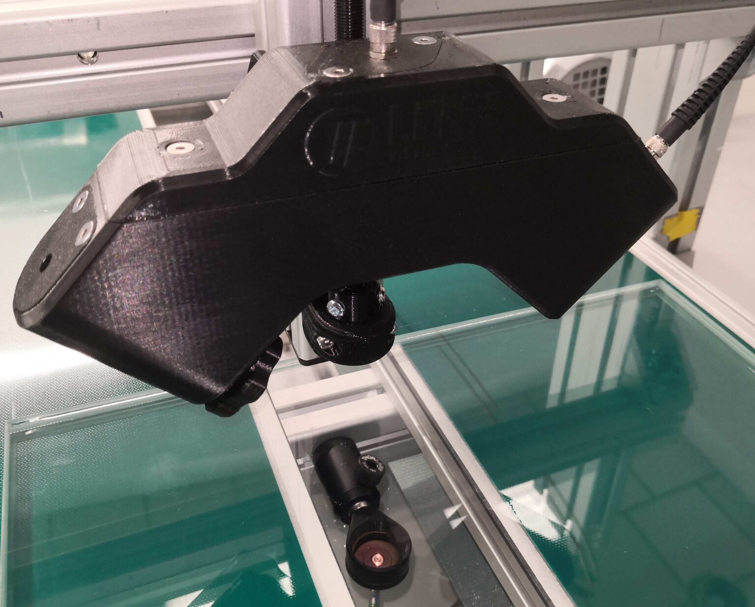 Nueva Solución para la Inspección de Polivinil Butiral (PVB) en vidrio laminado - Lenz Instruments